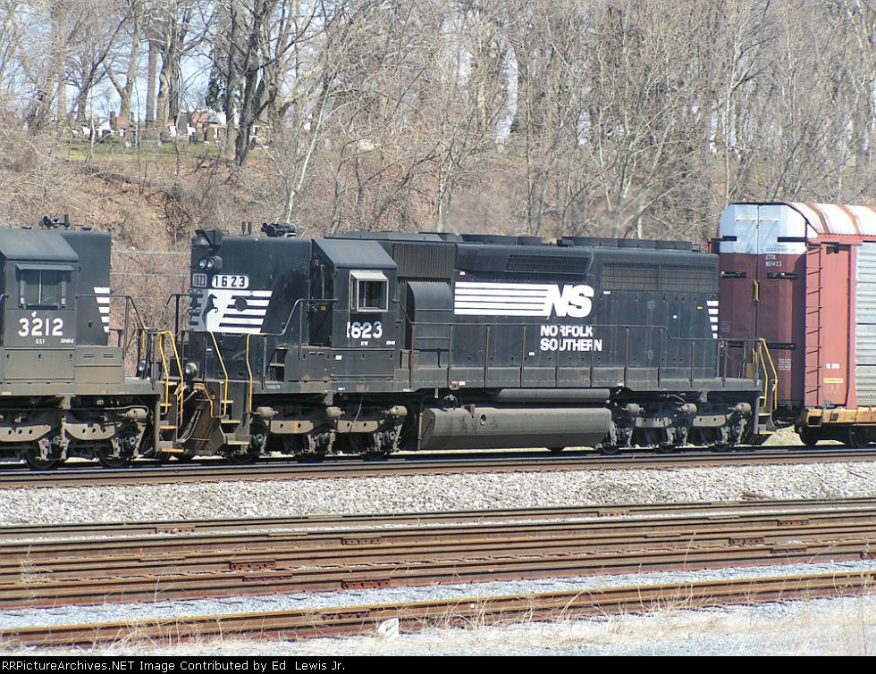 NS 1623 One of few SD40's still on the NS roster
